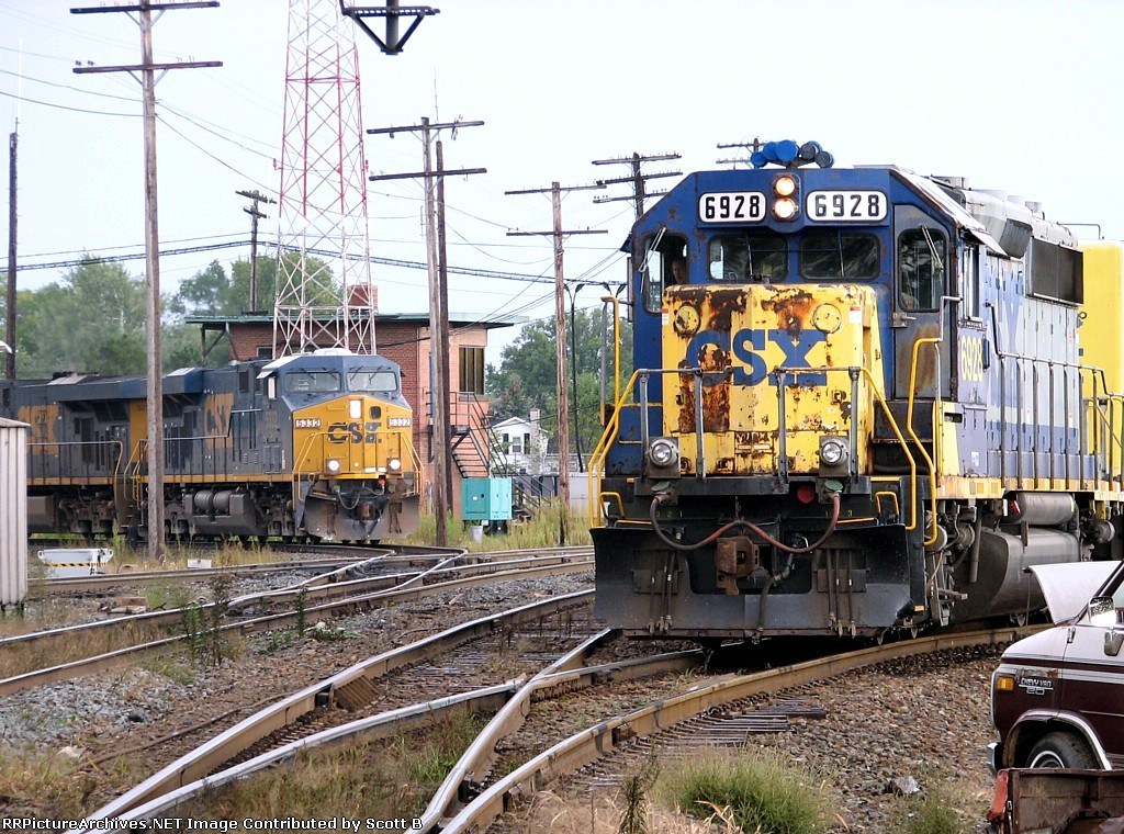 CSX 6928 H79430...............CSXT 6928 & 2273....back north around northwest transfoer.....2 ...
